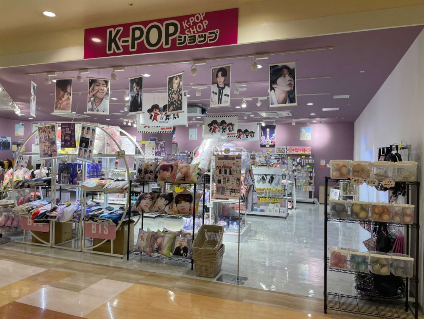 BTS official Shop (video) - octubre 2023 😊