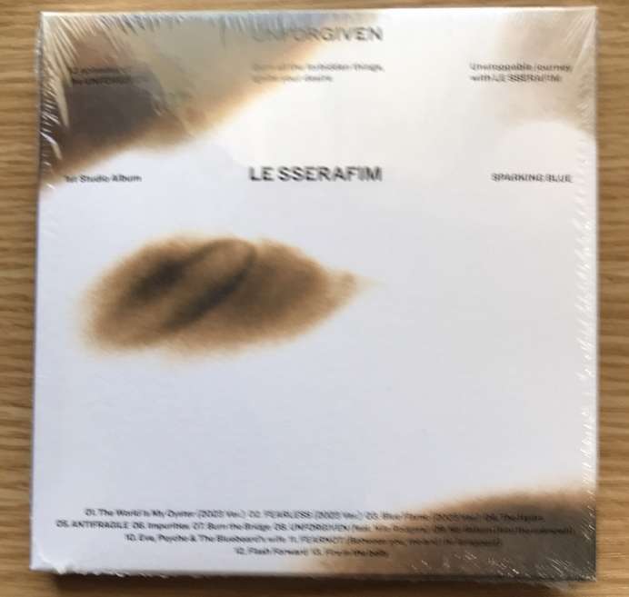 12377 CD le sserafim - Articulos Japan (Post Box Japan)